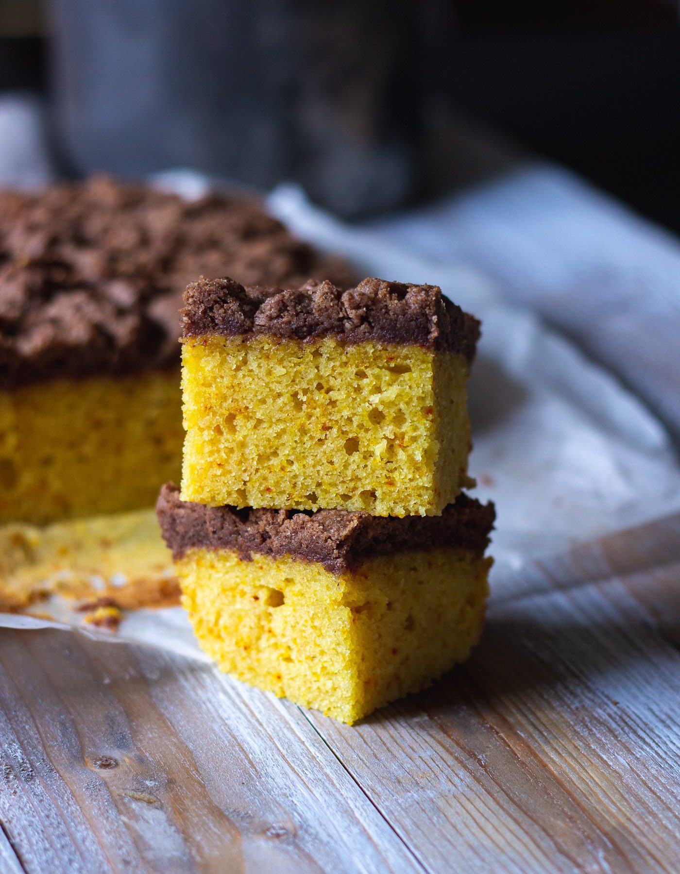 Saftig saffranskaka med frasig kaneltopping • Heavenly Cupcake