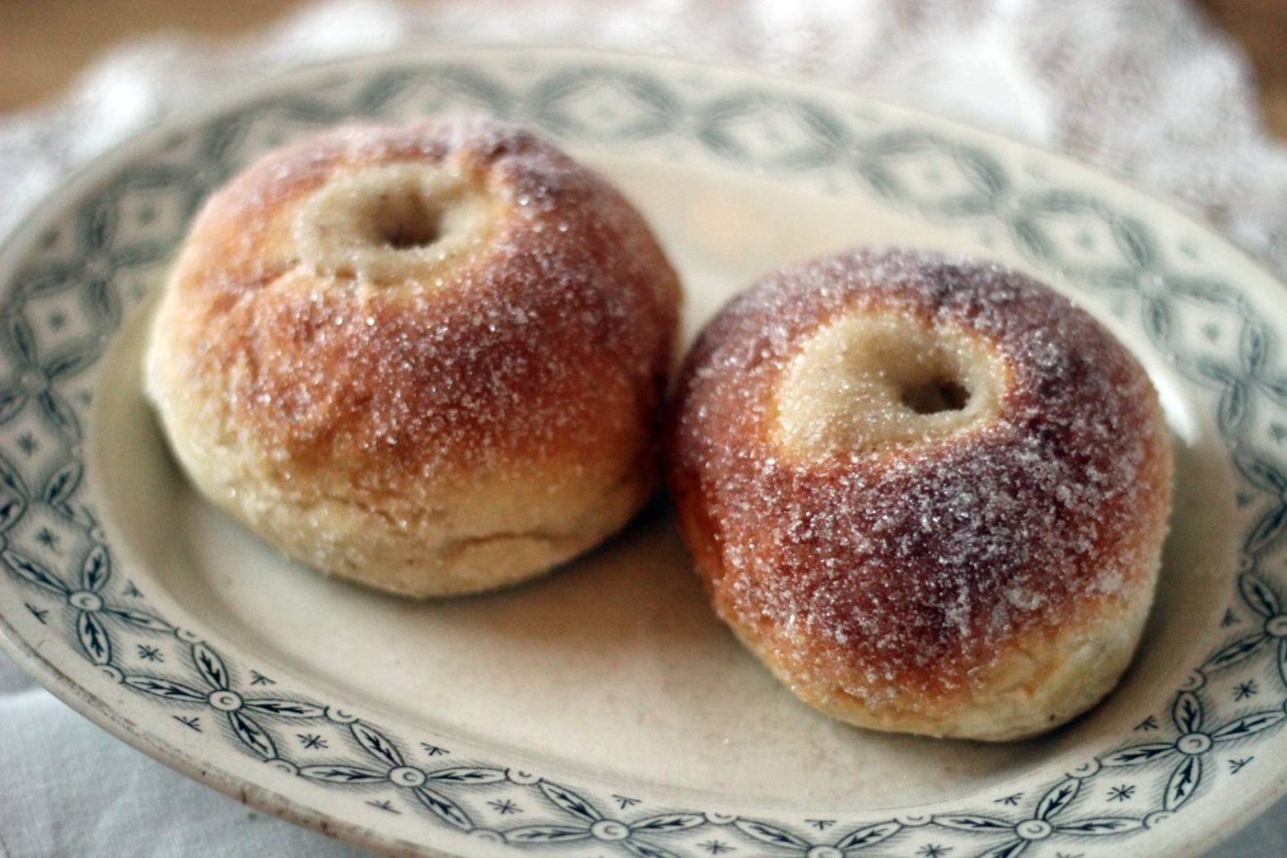 Vaniljbullar fyllda med hemkokt vaniljkräm • Heavenly Cupcake