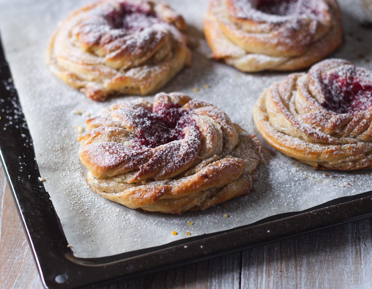 Hallon och kardemummabullar • Heavenly Cupcake